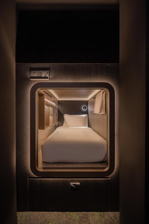 Cube Social Boutique Capsule Hotel at Boat Quay, Singapore (updated ...