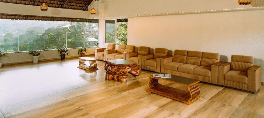 Misty Dale Luxury Resort & Spa, Anachal (updated prices 2025)