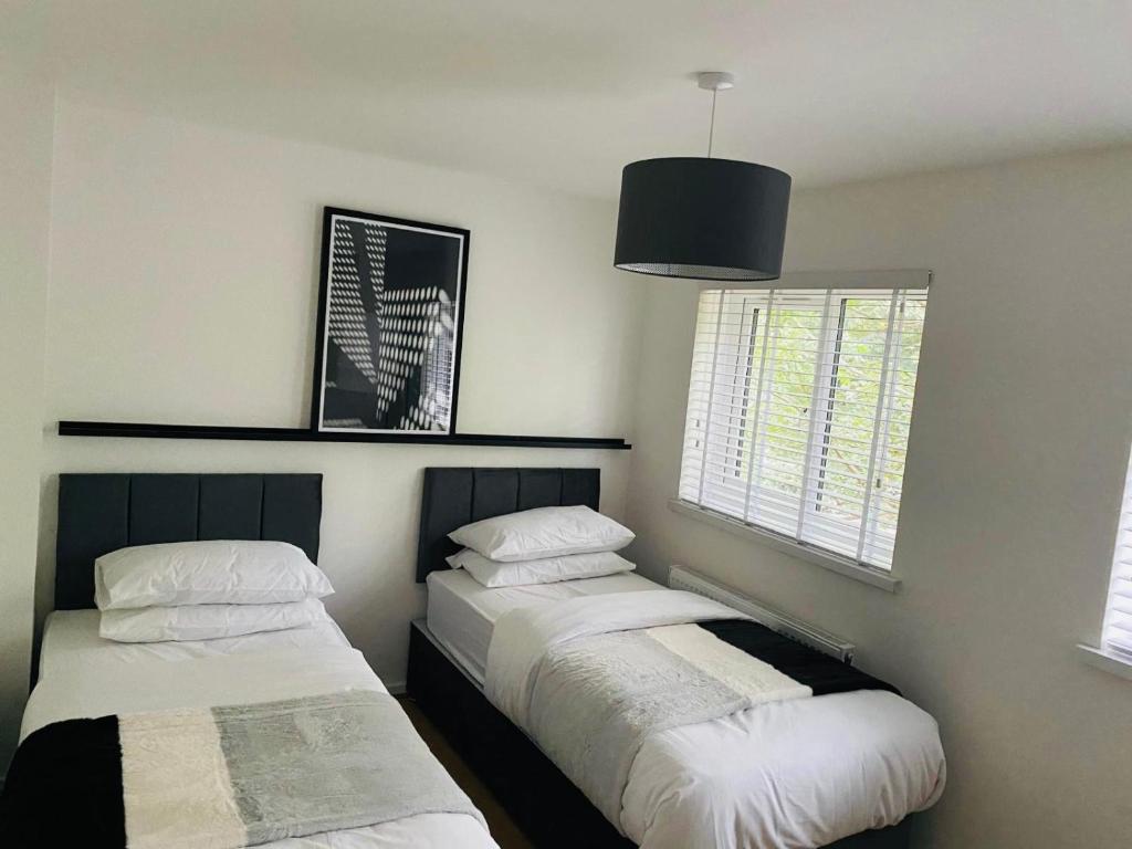 Manchester Live CoOp Apartment-Entire House with Free Parking and ...