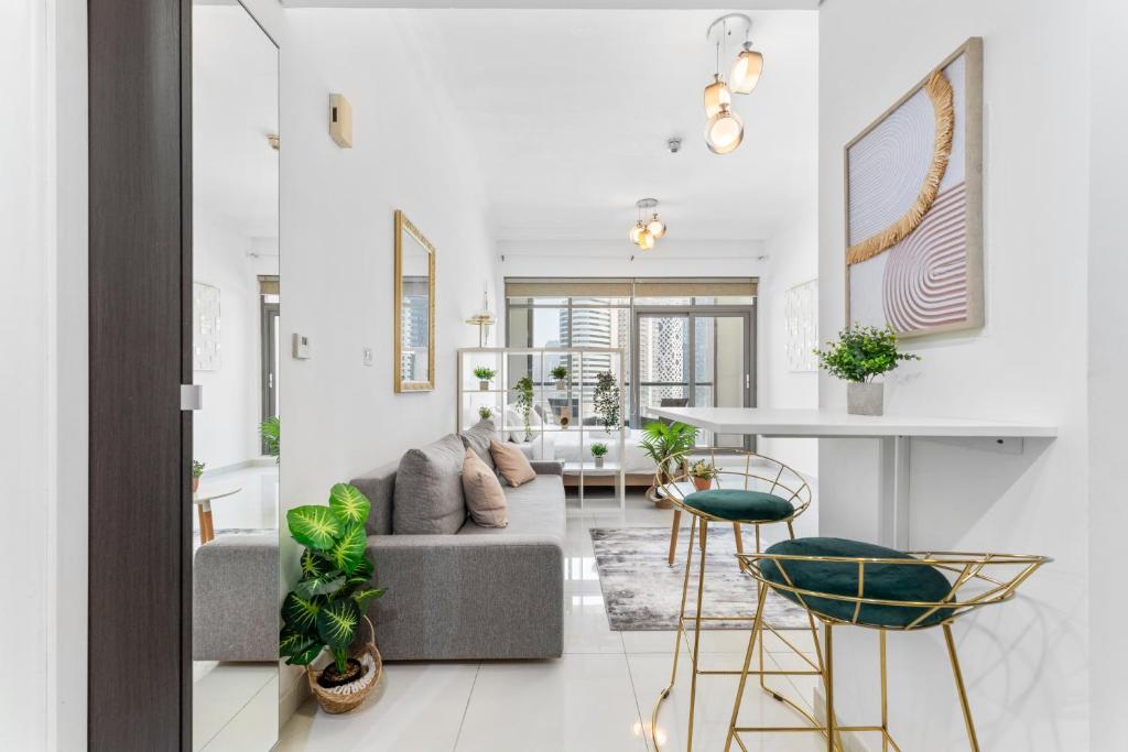 Waves - Executive Bay Studio, Canal View and Modern Amenities, Dubai ...