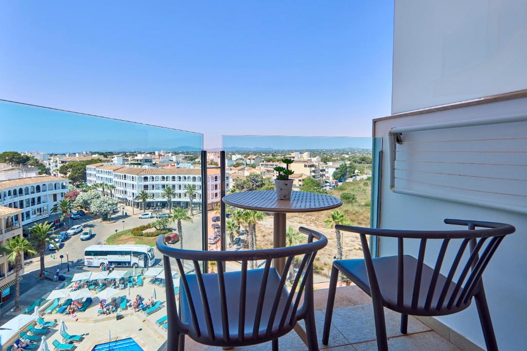 Universal Hotel Perla, S'Illot (updated prices 2025)