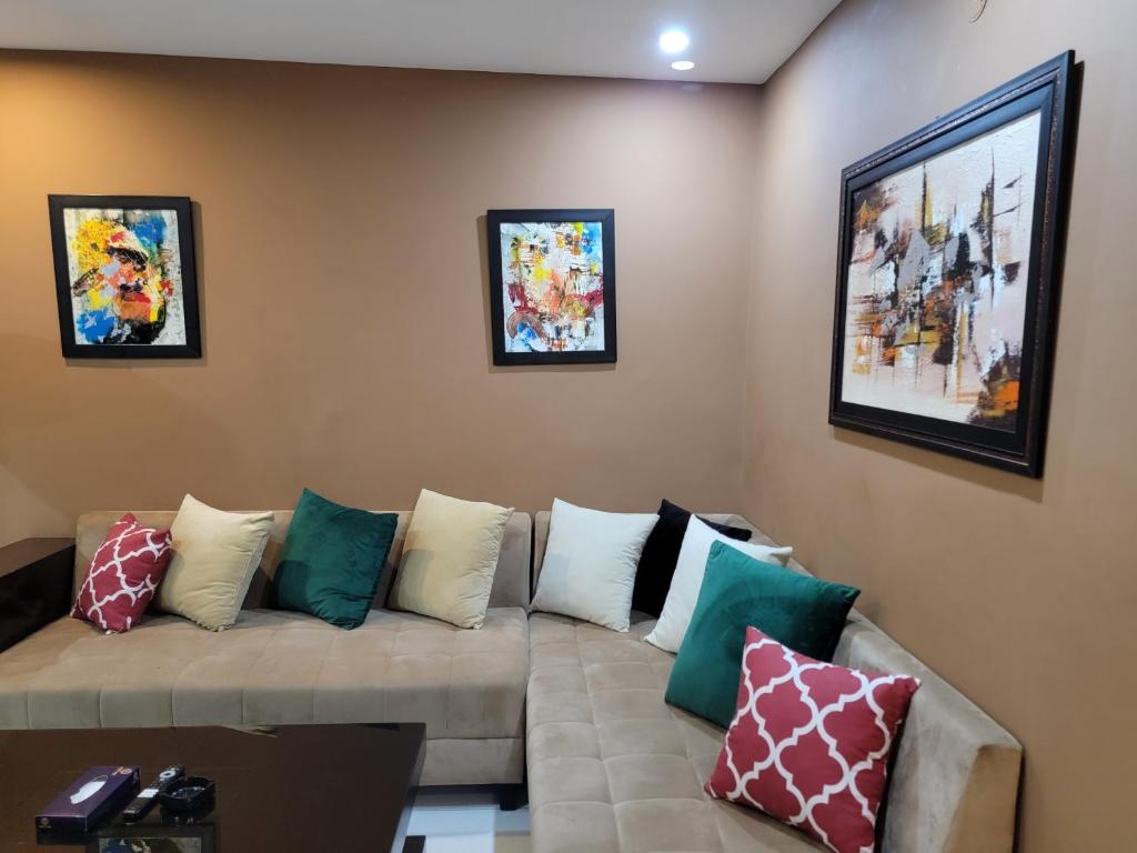 Bahria Town Lahore - Next Inn Luxury Apartment 301, Lahore (updated ...