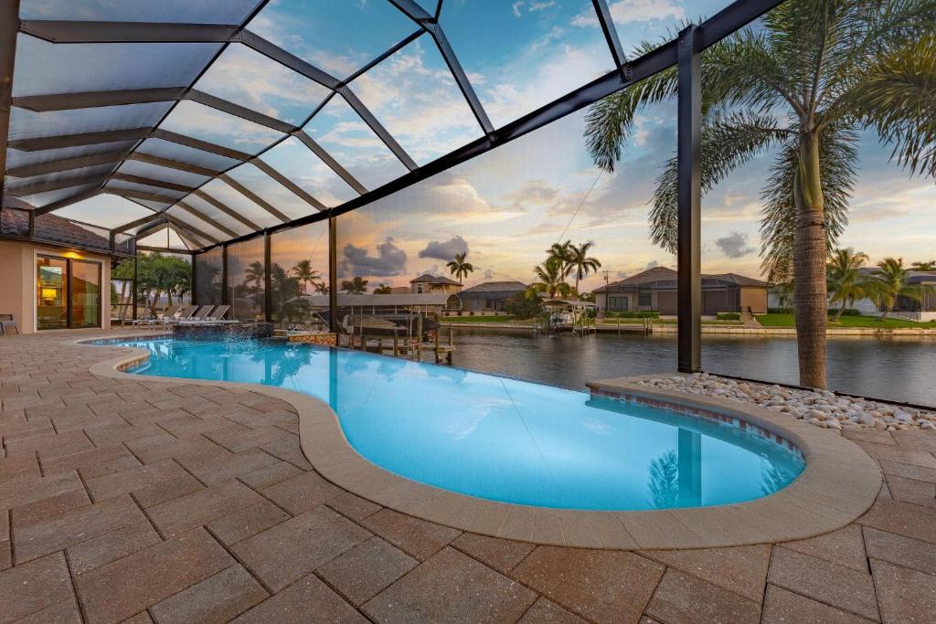 Luxury, Sunsets, Heated Infinity Pool, Spa, Pool Table, Bikes & Kayaks - Villa Coral Bay ...