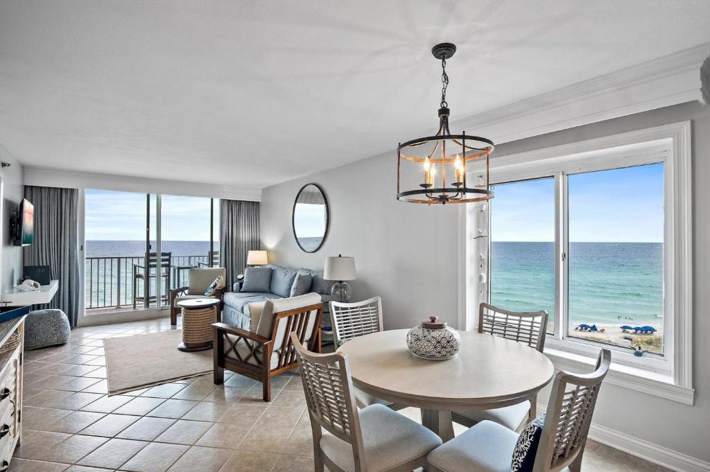Destin on the Gulf 707 is a 2 bed 2 bath beachfront condo, Destin ...