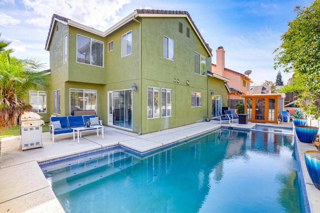 Elegant Antelope Home with Pool, Spa and Sauna!, Roseville (updated ...