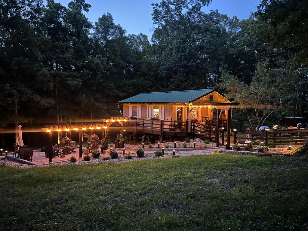 Luxury Cabin, King Bed, Fire Pit, River Access - The Arbor Cabin ...