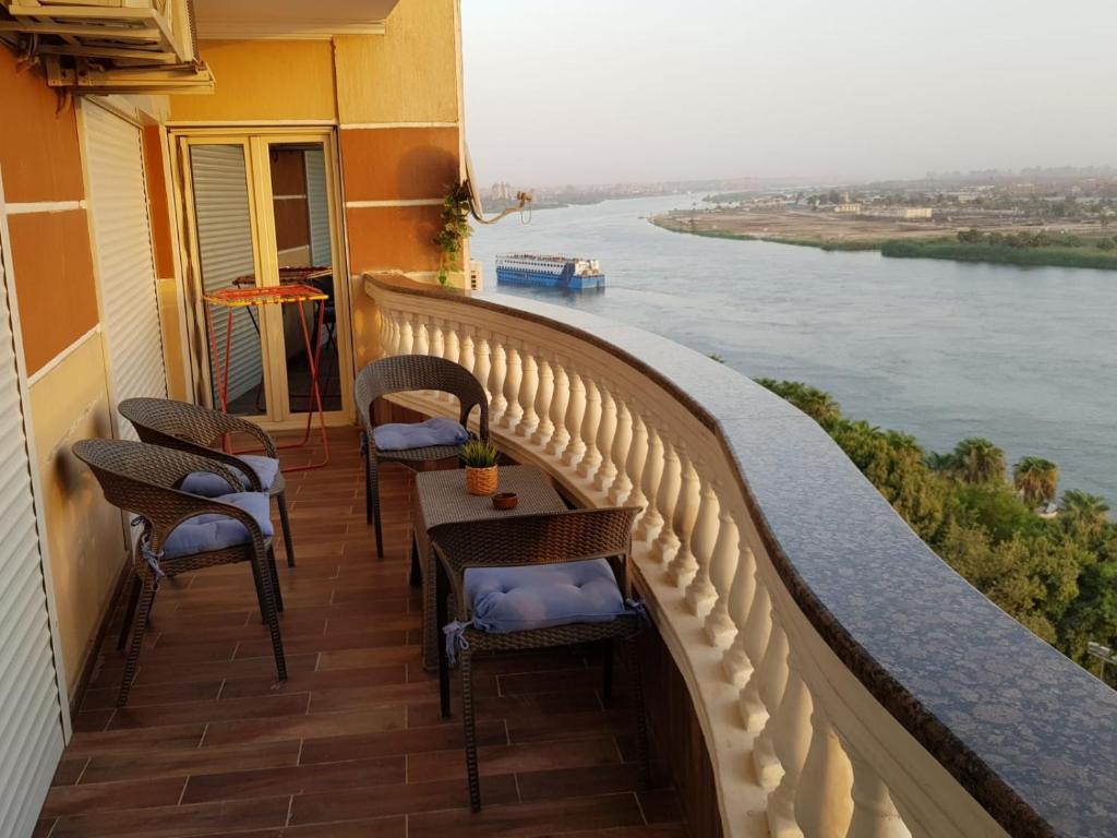 شقه فندقيه الترا مودرن صف اول كورنيش النيل القاهره بمنطقه المعادي ...