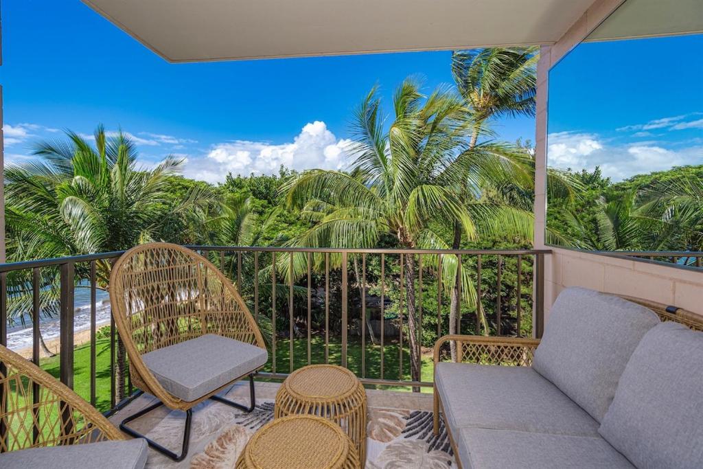 Chic Beachfront Condo— Newly Remodeled — 2024, Kihei (updated prices 2025)