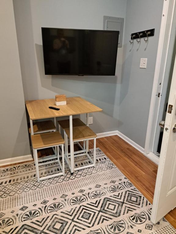 Ravine House, Waukegan (updated prices 2025)