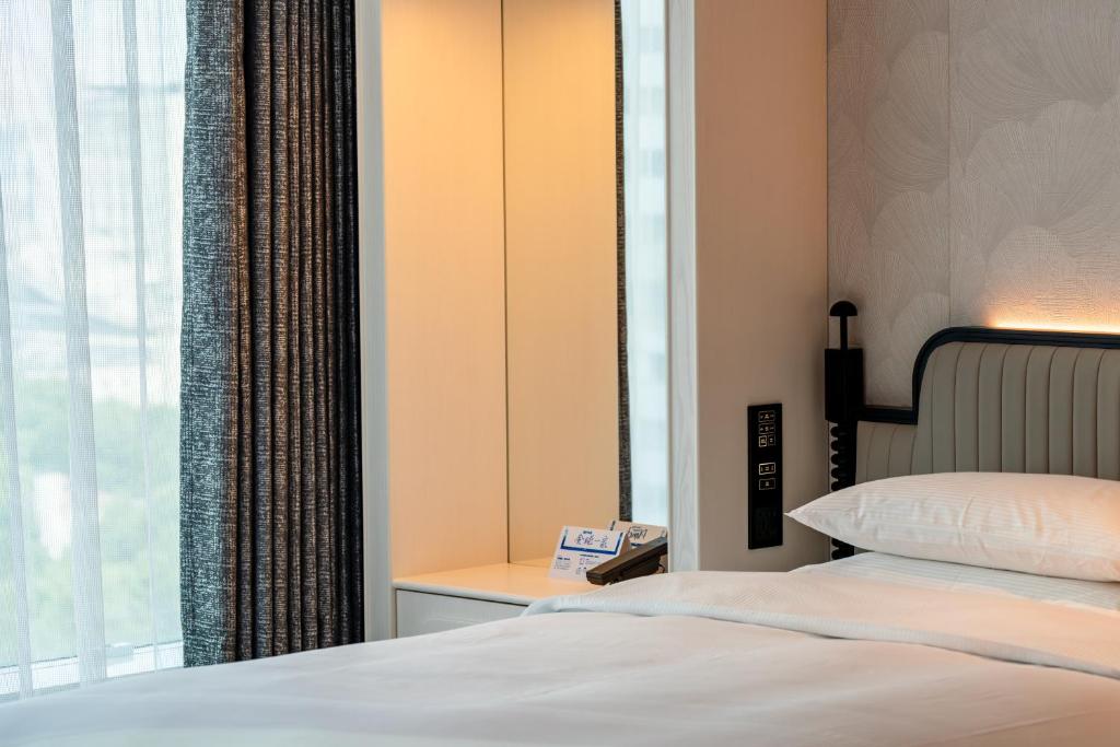 Hilton Shanghai City Center -Steps from iconic landmarks Wukang Mansion ...