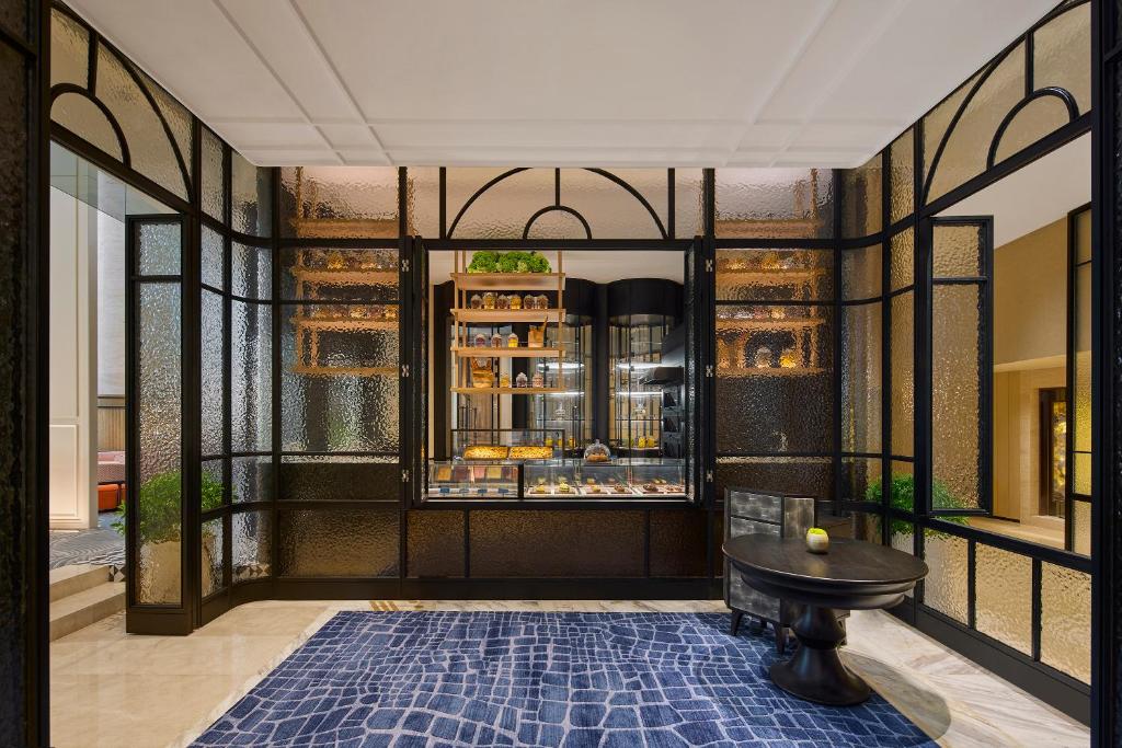 Hilton Shanghai City Center -Steps from iconic landmarks Wukang Mansion ...