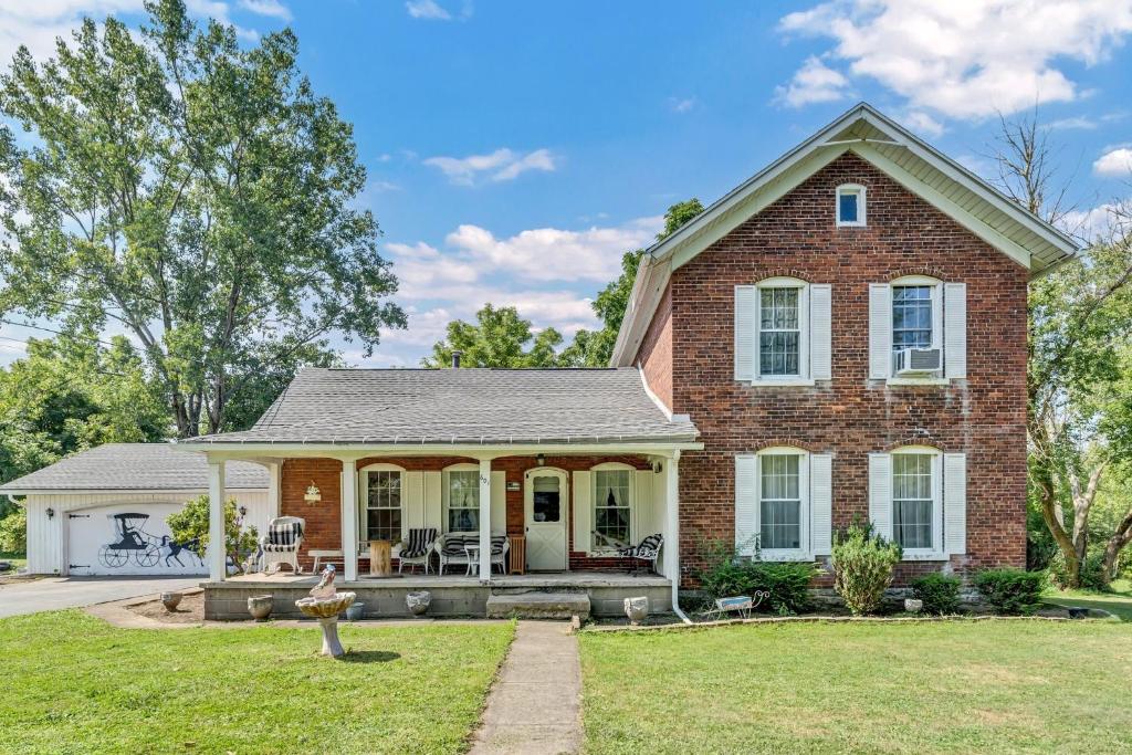 The Red Brick Homestead, Angola-on-the-Lake (updated prices 2025)