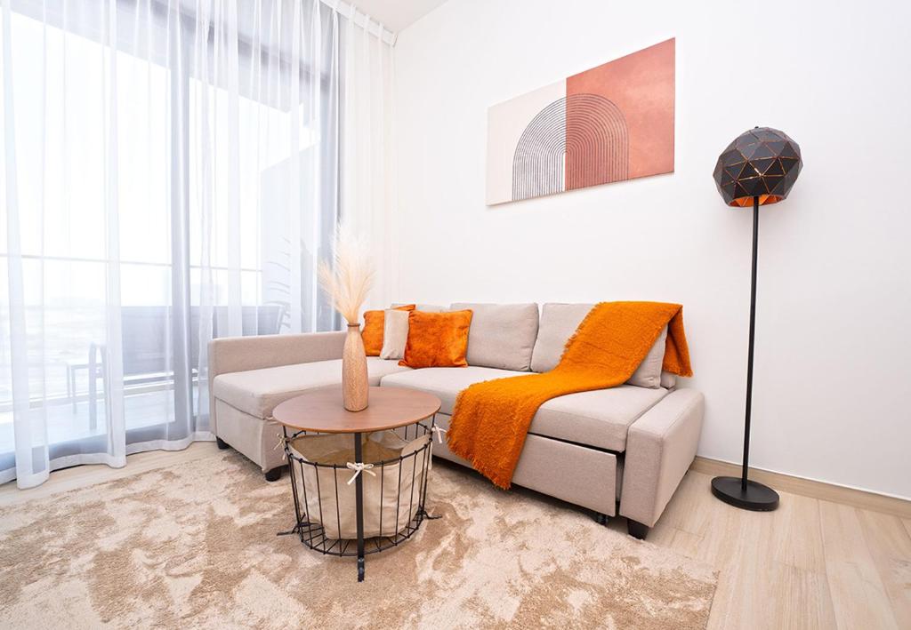 Easygo- Binghatti Luna JVC , lavish 1BDR with Sofa bed, 두바이 (2024 신규 특가)