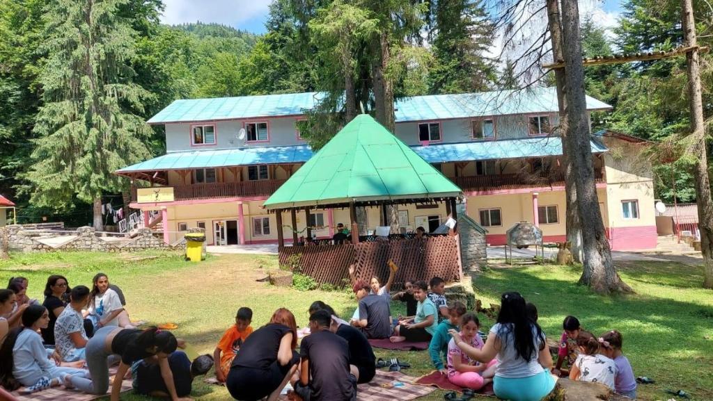 Tabara Școlară Cerbu Bucegi, Moroeni (updated prices 2025)