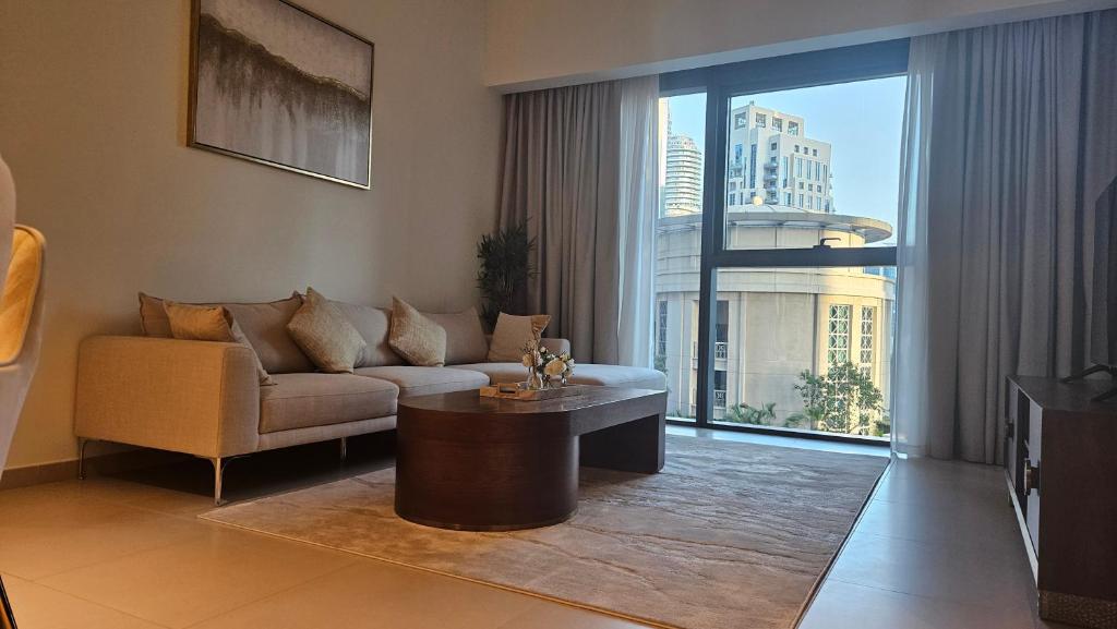 MH - Act One Act Two - 1BHK - REF404, Dubái (precios actualizados en 2026)