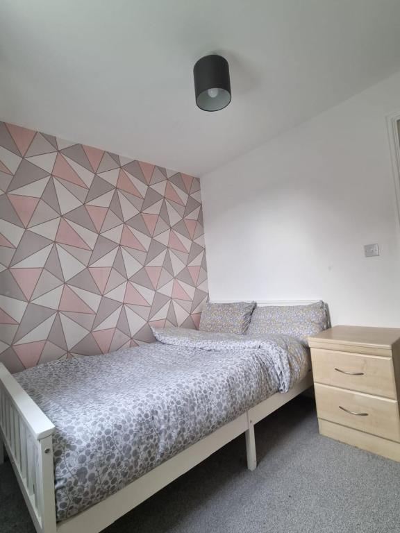 Room to let in a House, Seacroft (updated prices 2025)