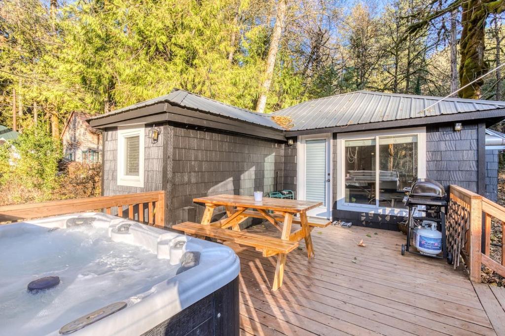 Riverbend Cabin 1 - Lolo Bungalow, Rhododendron (updated prices 2025)