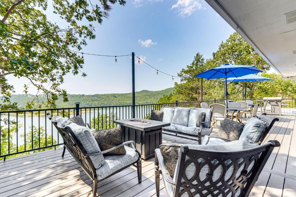 Table Rock Lake Hideaway with Deck Bring Your Boat!, Golden ...