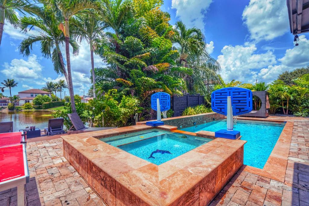 Avatar Luxe Villa 5BR w Cinema, Pool, Game Room & BBQ, Miami (updated ...