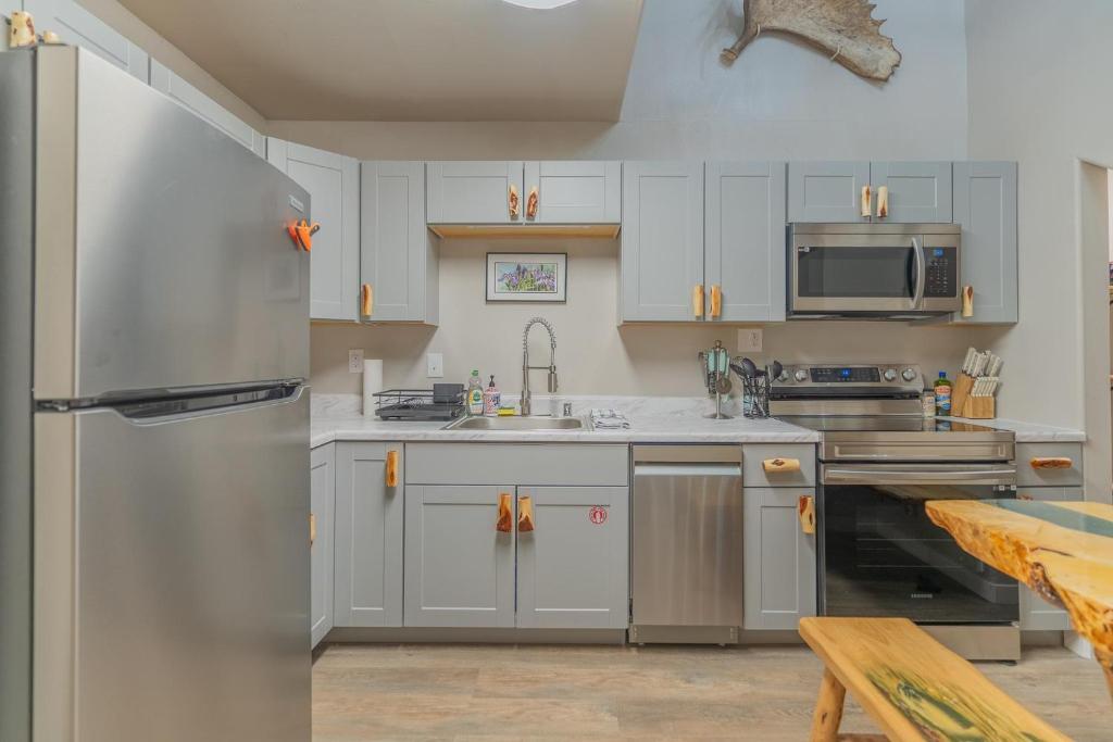 Central Driftwood 2.0, North Pole (updated prices 2026)