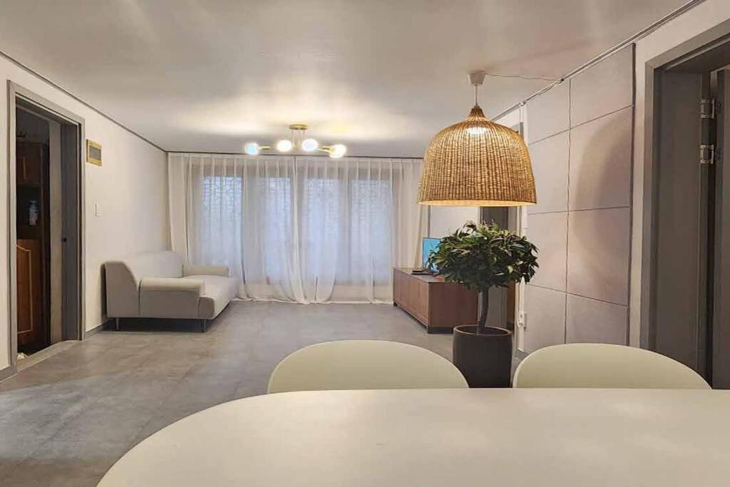 매일, Hongdae Art house, Seoul (updated prices 2026)