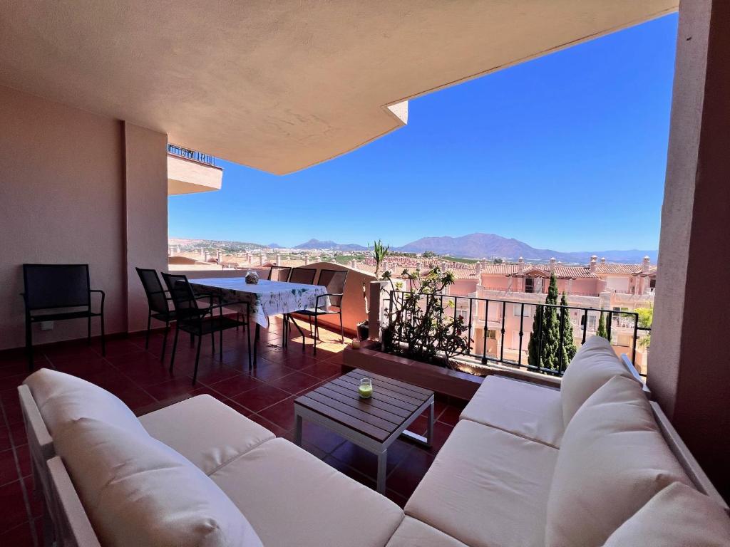 Duquesa Fairways, 2 beds, walking distance to Duquesa Port, Castillo de ...
