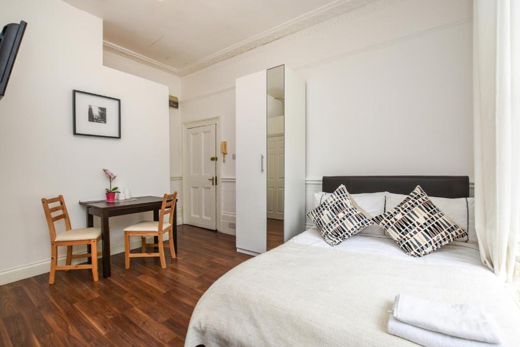 Lovely Studio with park view in Camden Kings Cross Zone1, London ...