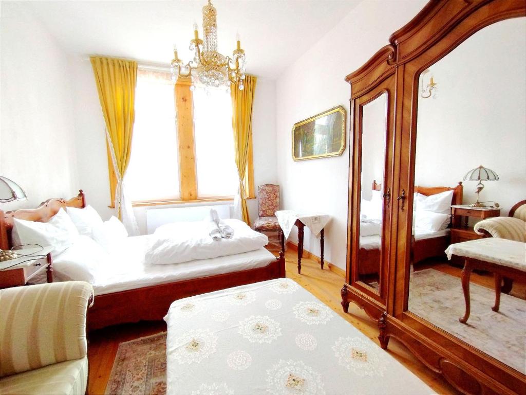 Superior-Komfort-Suite-90m2-bis-5-Personen-im-Jugendstil-Gruenderzeit ...