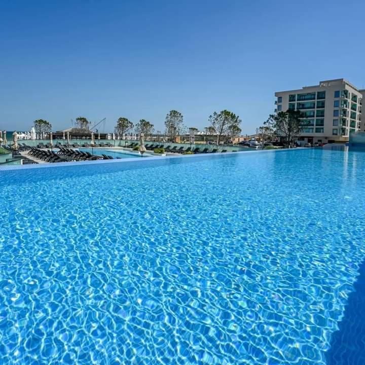 Infinity Beach Pool & Spa Resort ApartHotel, Mamaia Nord – Năvodari ...