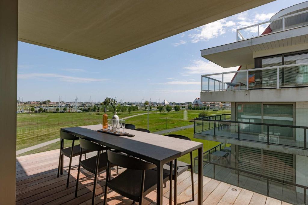 Huswell - Luxurious apartment with 3 terraces and parking, Nieuwpoort ...