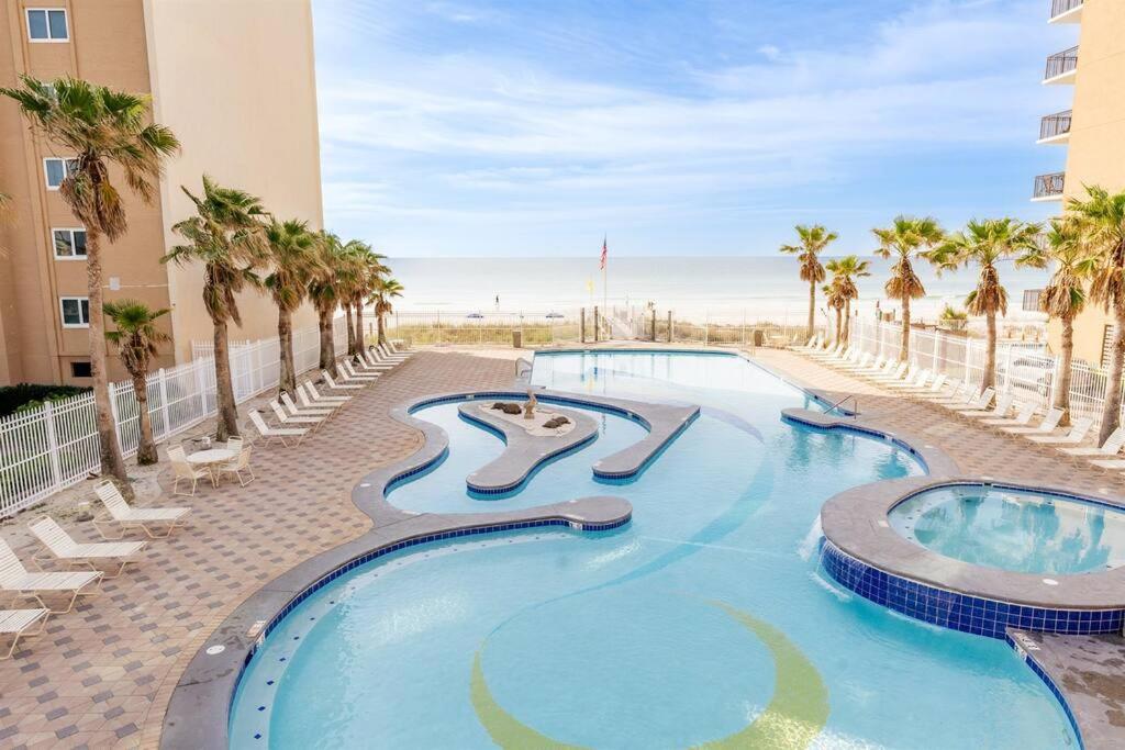 Crystal Tower Corner Condo with 2 Balconies, 3 Pools, Lazy River, Gulf ...