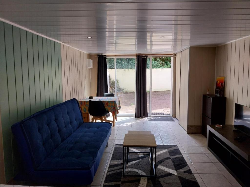 Nice one-room studio in a detached house 30km from Paris, Saint-Germain ...