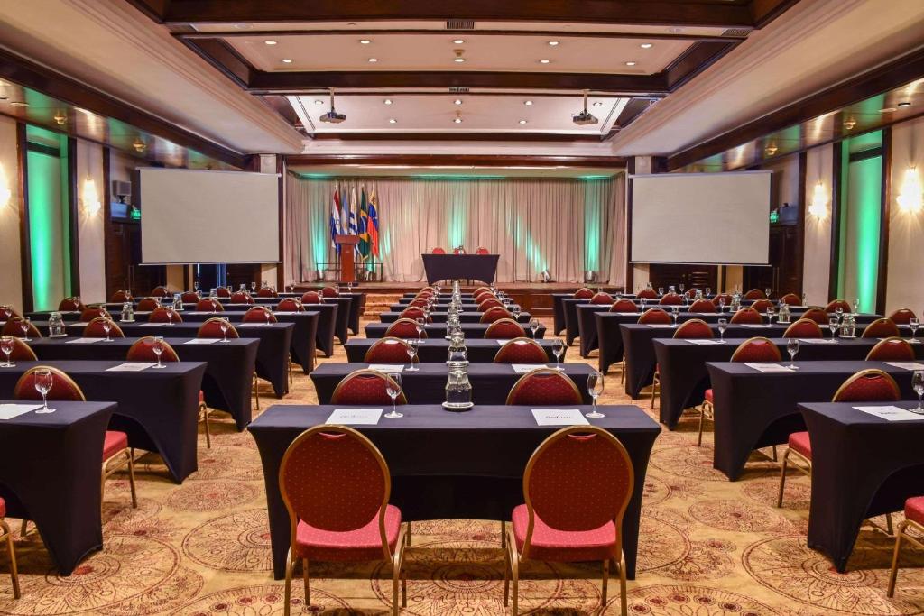 Radisson Montevideo Victoria Plaza Hotel, Montevideo (updated prices 2025)