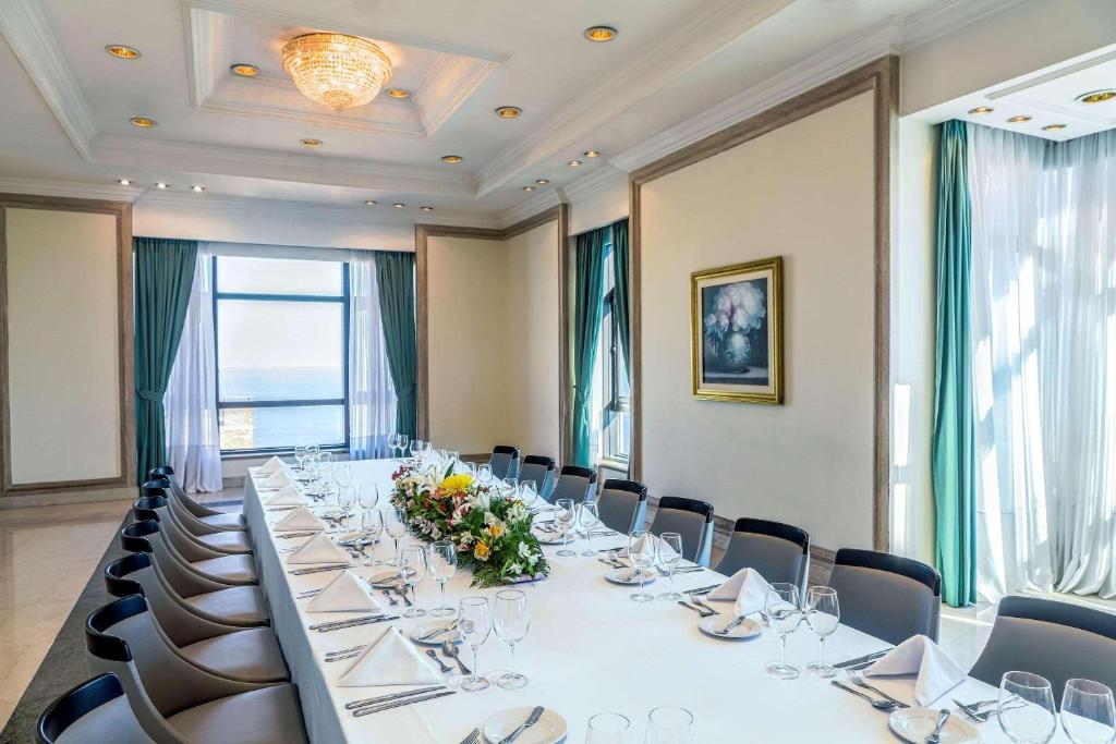 Radisson Montevideo Victoria Plaza Hotel, Montevideo (updated prices 2025)