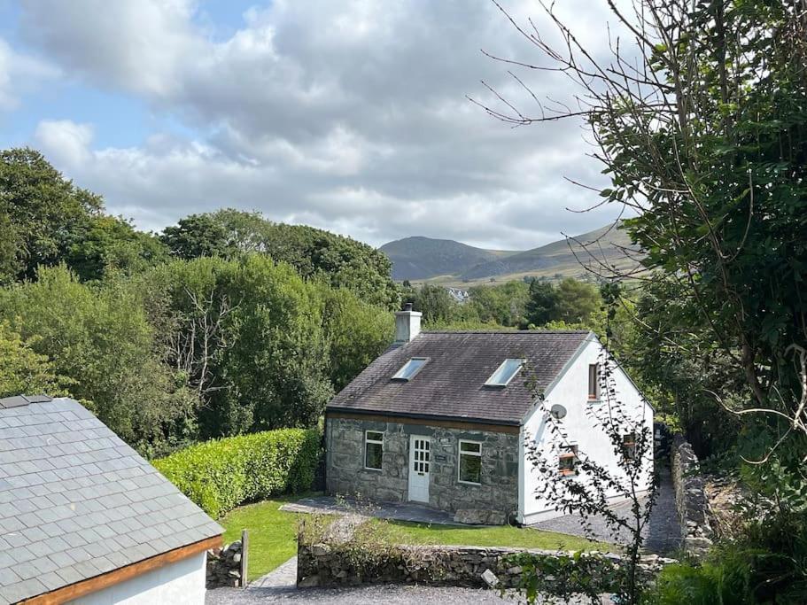 Bryn Rhedyn cottage, Cwm-y-glo (updated prices 2026)