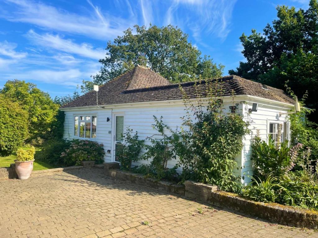Huntleys Lodge, Ticehurst (updated prices 2026)