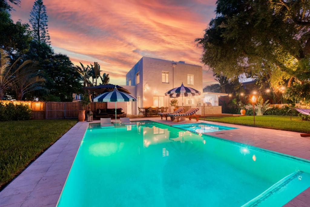 Stunning Historic Villa with Jacuzzi Heated Pool and Resort style ...
