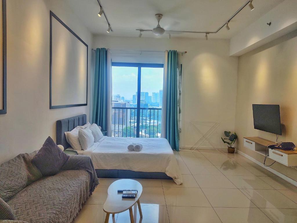 Chamber Residence Klcc & kl tower view with balcony, Kuala Lumpur ...