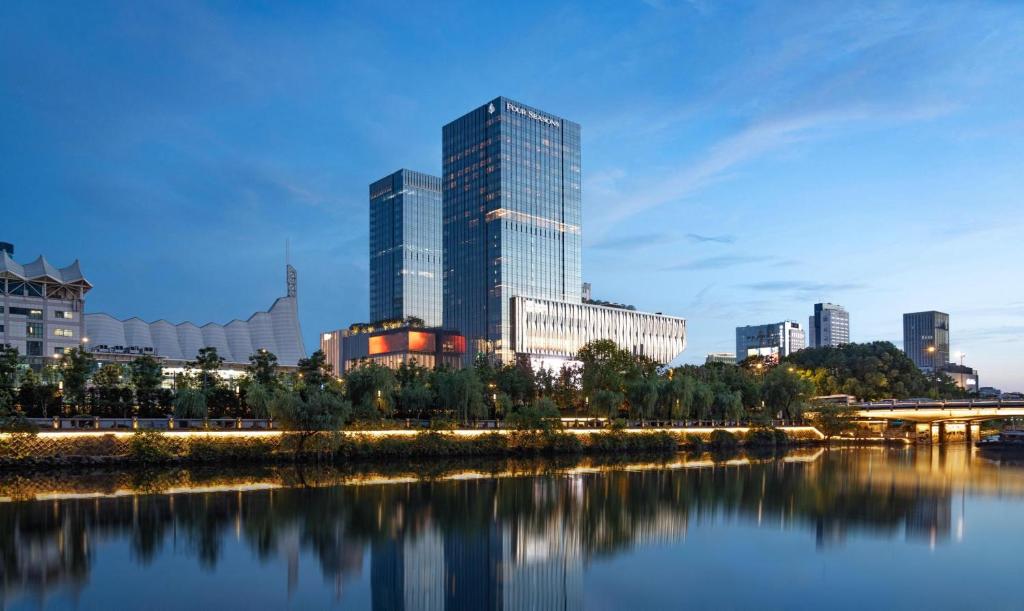 Four Seasons Hotel Hangzhou at Hangzhou Centre, Hangzhou (updated ...