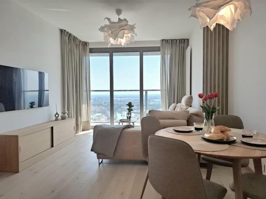 Eurovea Tower - Unikát na Dunaji, Bratislava (updated prices 2026)