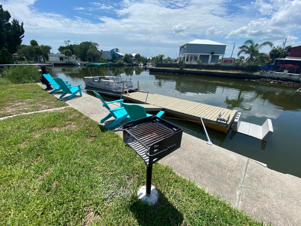 Cabin by the Sea - Waterfront Direct Gulf Access- Pontoon Boat Rental ...