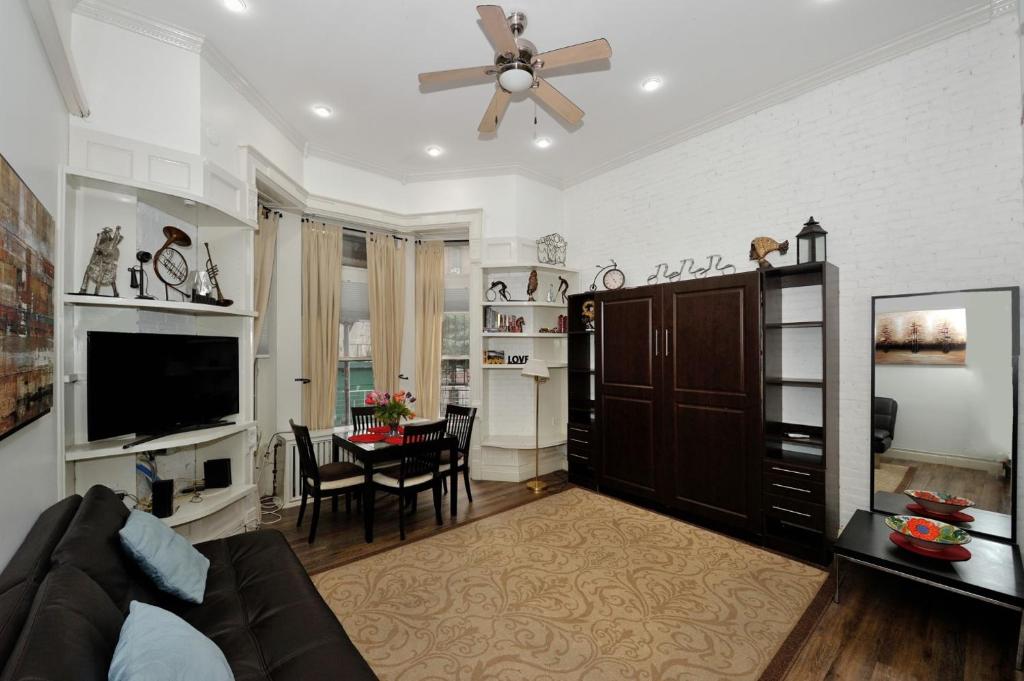 Monthly NYC Rentals- Astonishing Studio Apartment, New York (updated ...