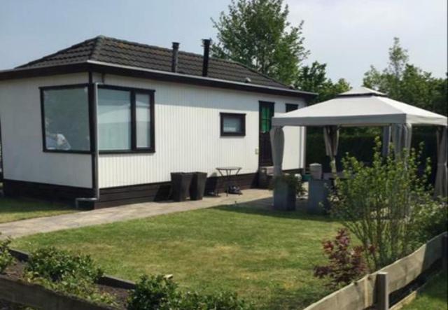 Verzorgd chalet in de Betuwe op park met natuurbad, Beesd (updated ...