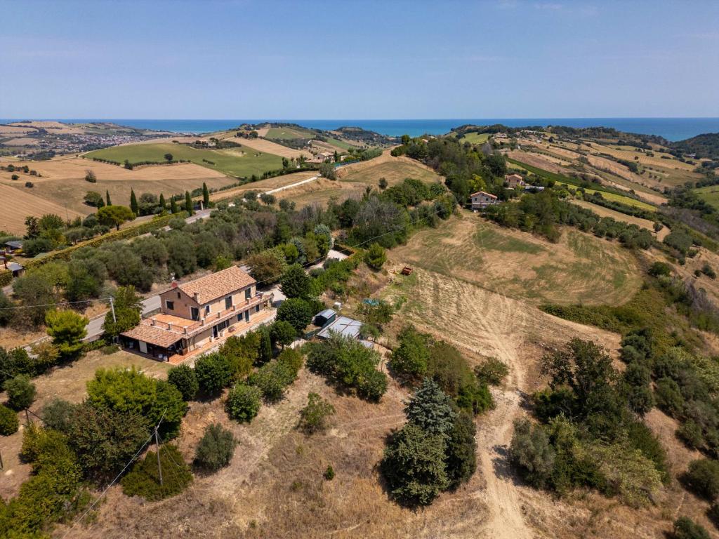 Villa Dolce Vita - Vista Colline, Jacuzzi, 3Suites & 5min dal mare ...
