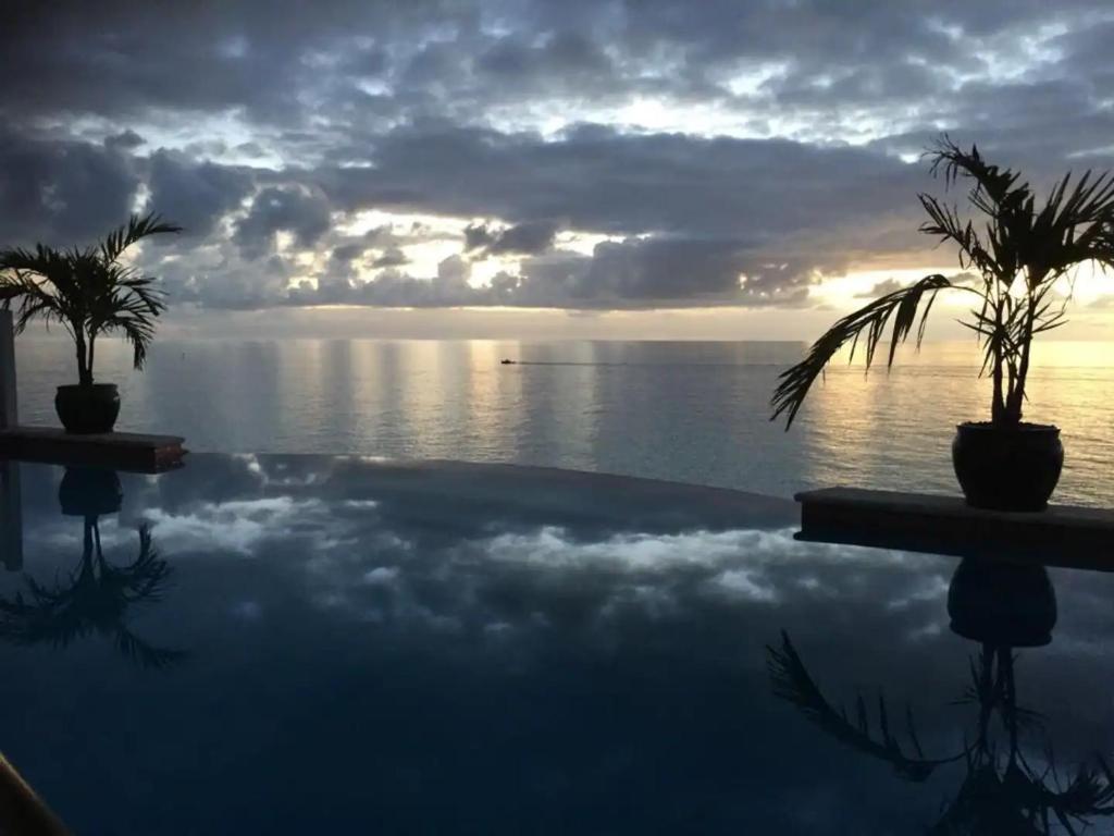 Azure Retreat, Hog Bay (updated prices 2025)