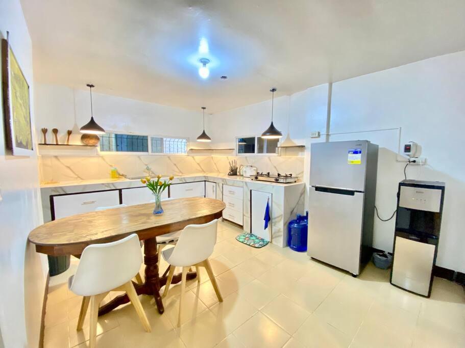 Podadera Bungalows 3BR, General Luna (updated prices 2026)