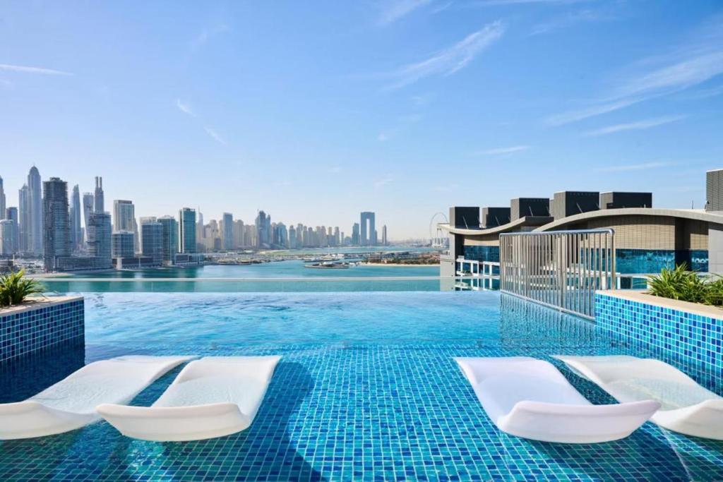 SEVEN PALM LUXURY Apartment PRIVATE BEACH, INFINITY Rooftop Pool with ...