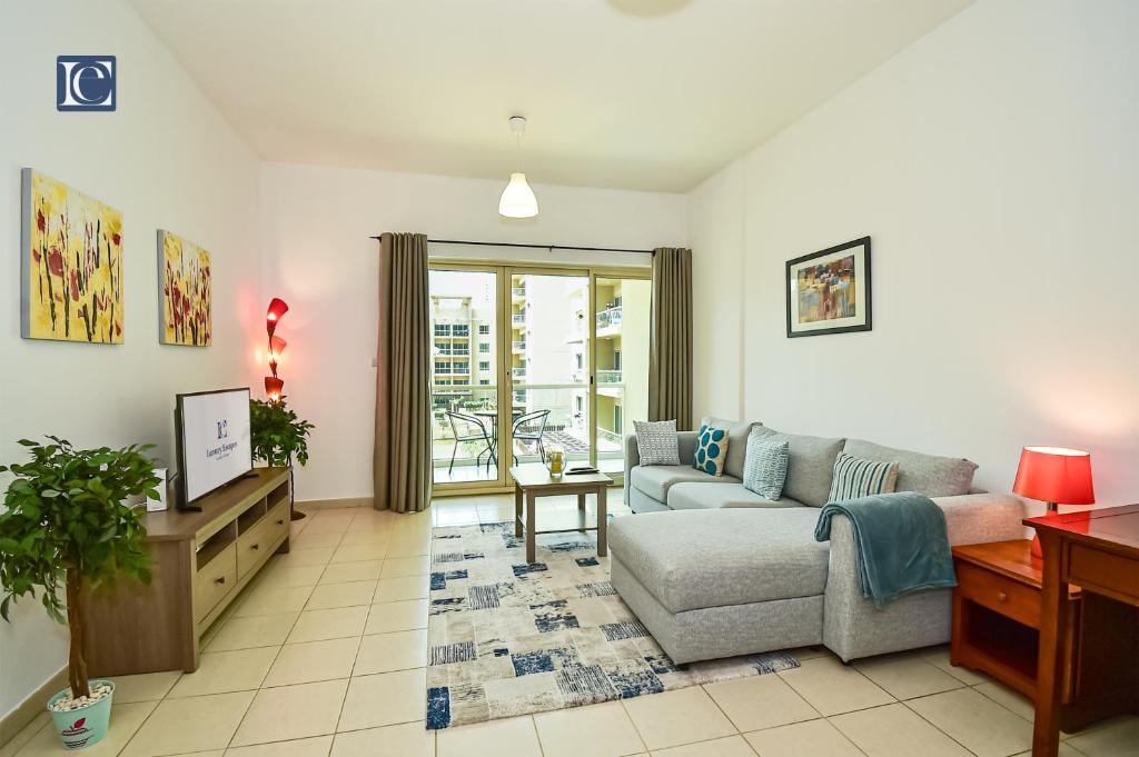 Luxury Escapes - Spacious 1BR with Pool view - Ghozlan 2 The Greens ...
