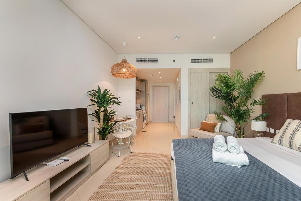 Modern and Cozy Studio at Seven Palm Prime Location, Дубай (актуальные ...