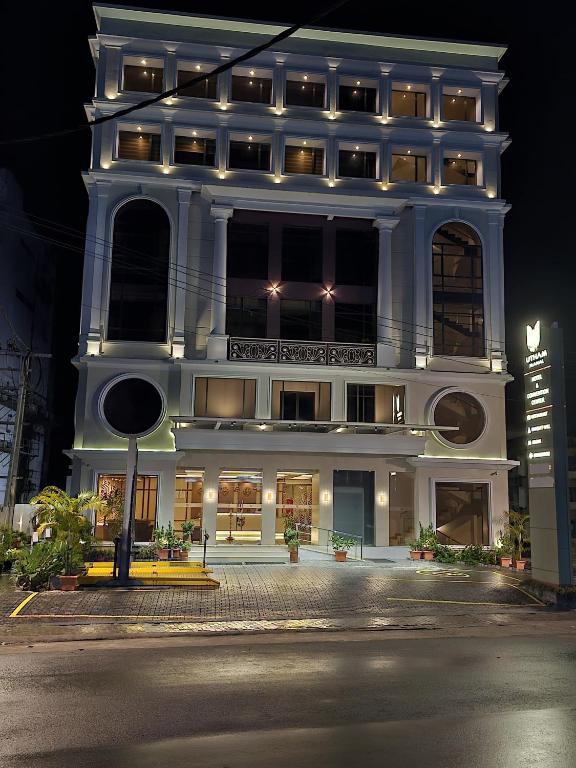 Utham Mahal, Anchal (updated prices 2024)